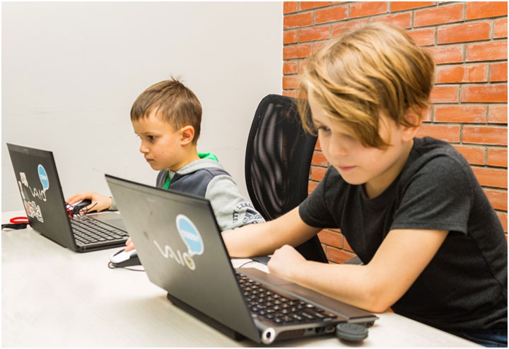 How to teach a child to programHow to teach a child to program in Moscow